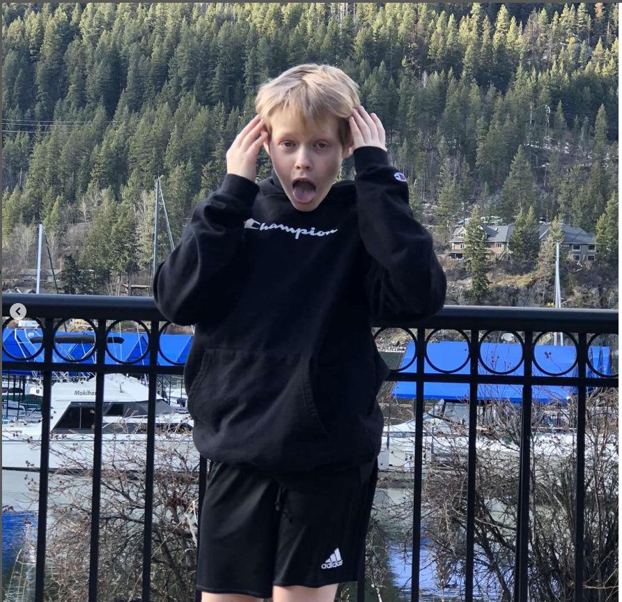 kk bowm bowm bowm by AwesomeboiXD Sound Effect - Meme Button - Tuna